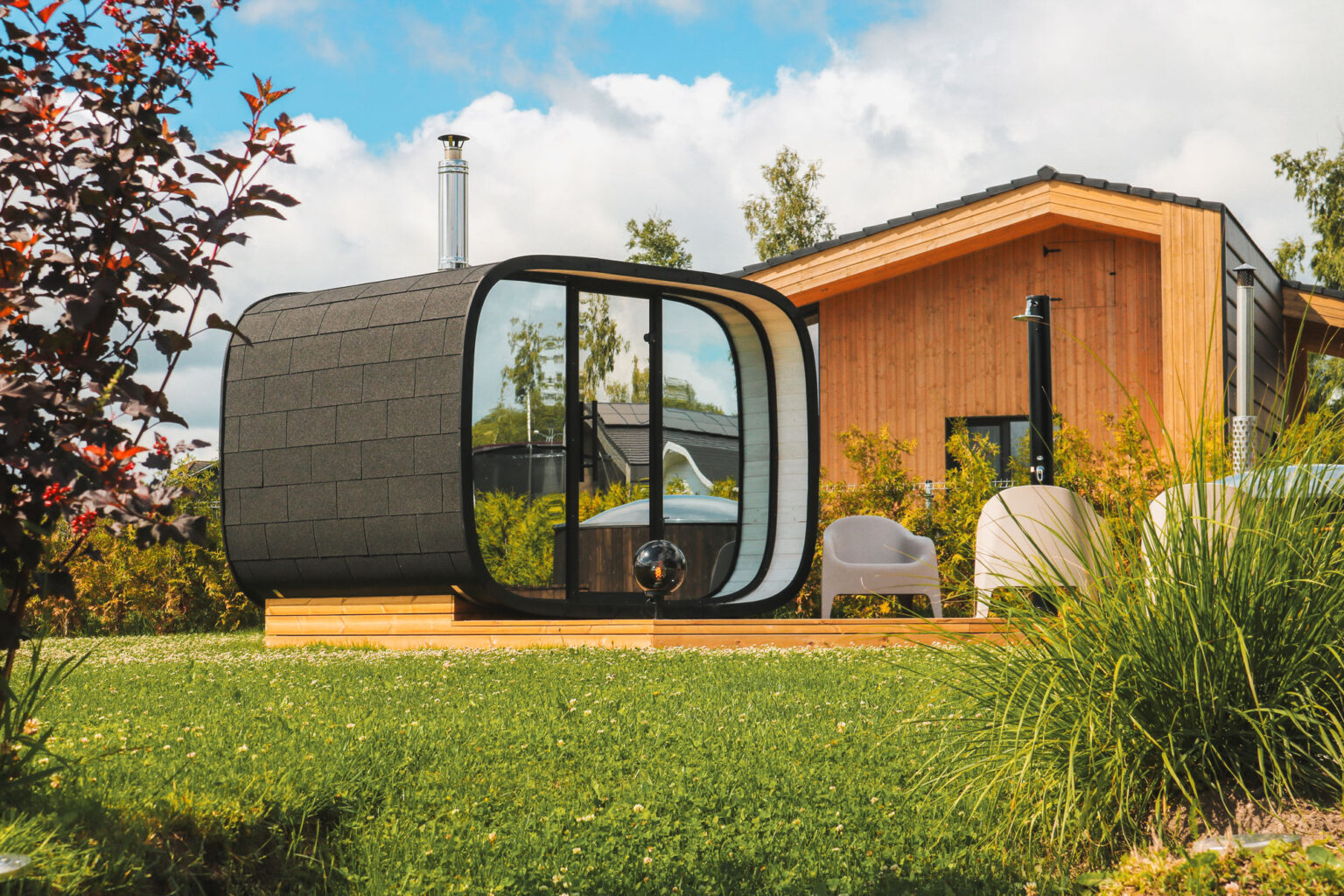 Outdoor Spruce CUBE Log Sauna (4 - 10 Person) - Shym Saunas